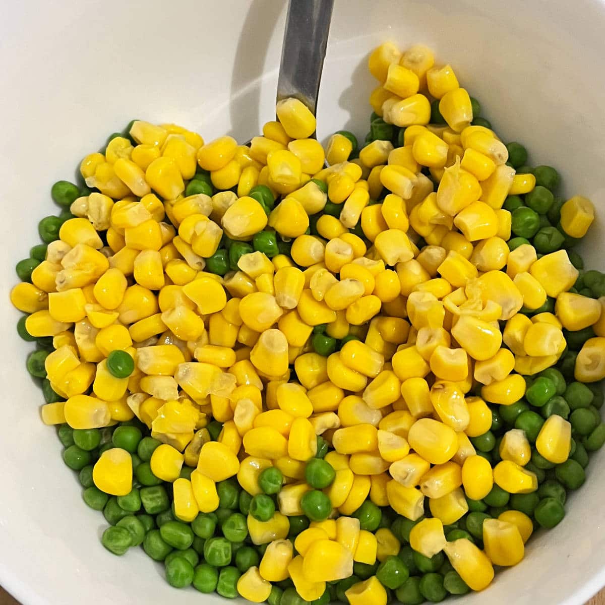 Pea salad with corn and feta